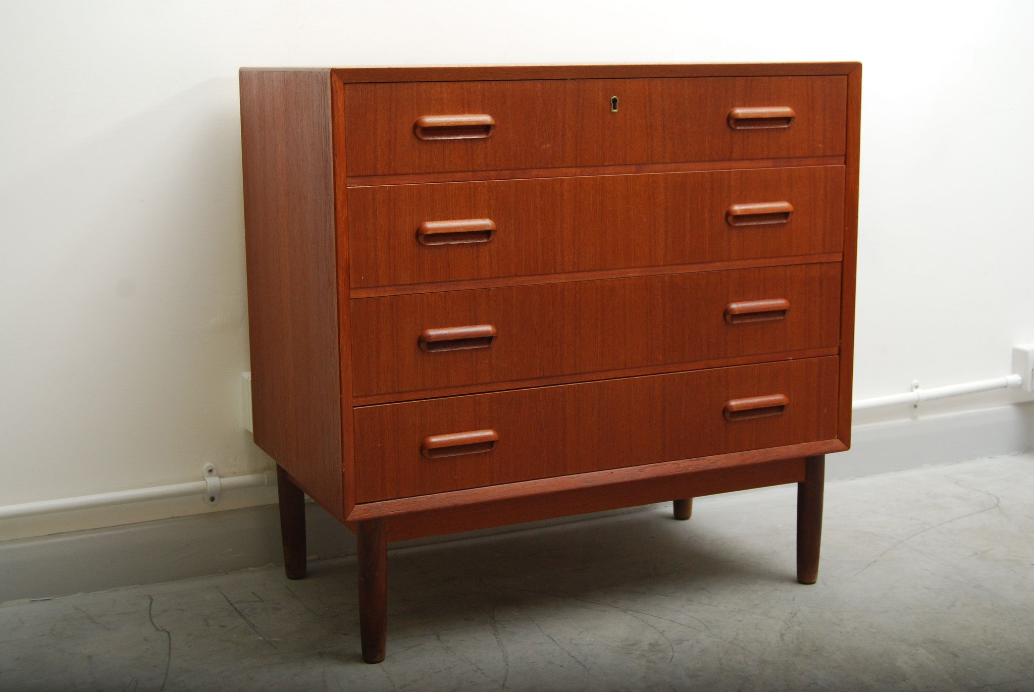 Chest of four drawers – CHASE & SORENSEN