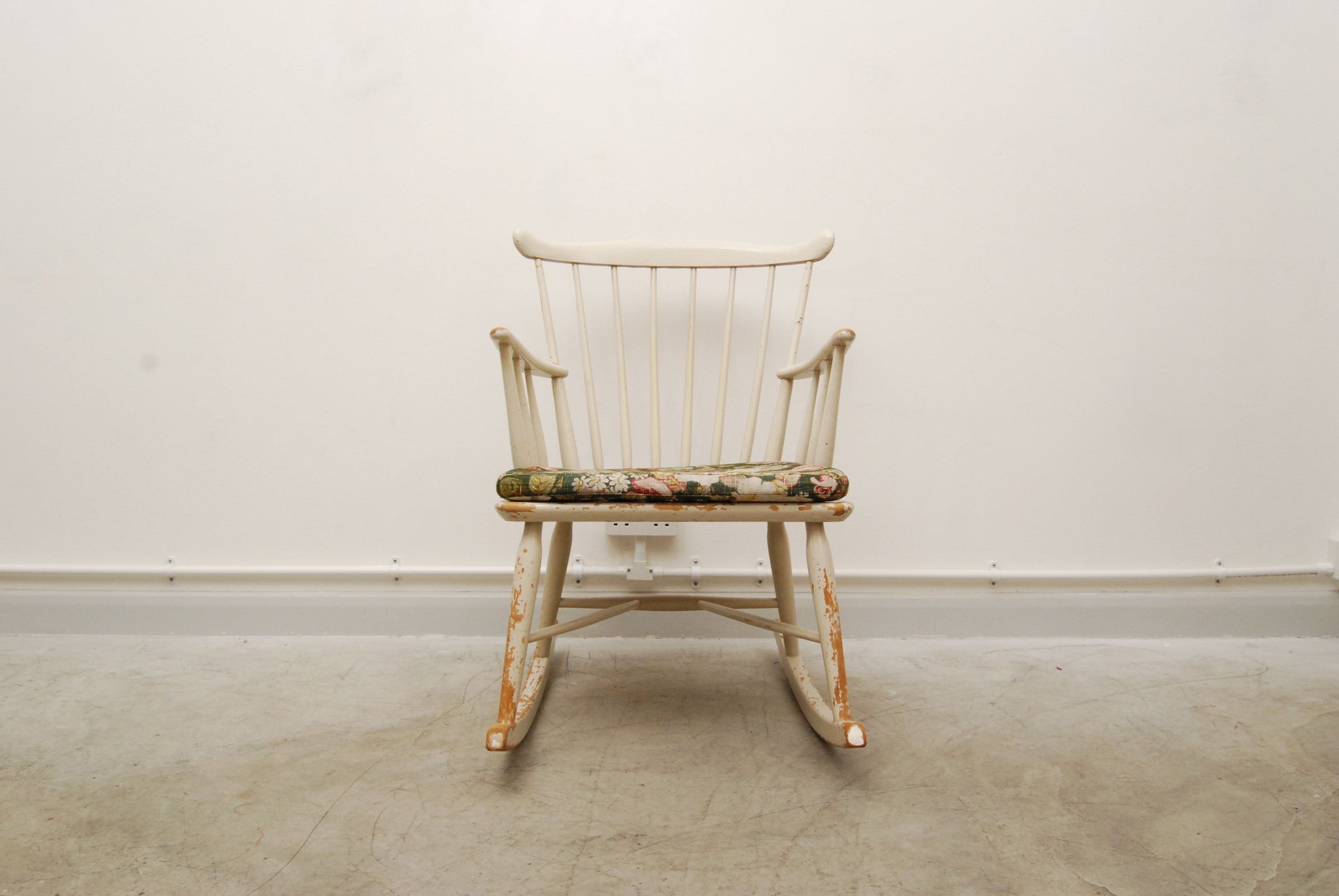Beech rocking chair – CHASE & SORENSEN
