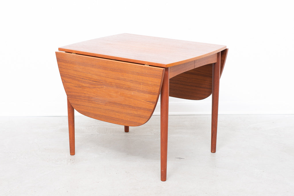 Extending square dining table with rounded edges – CHASE & SORENSEN
