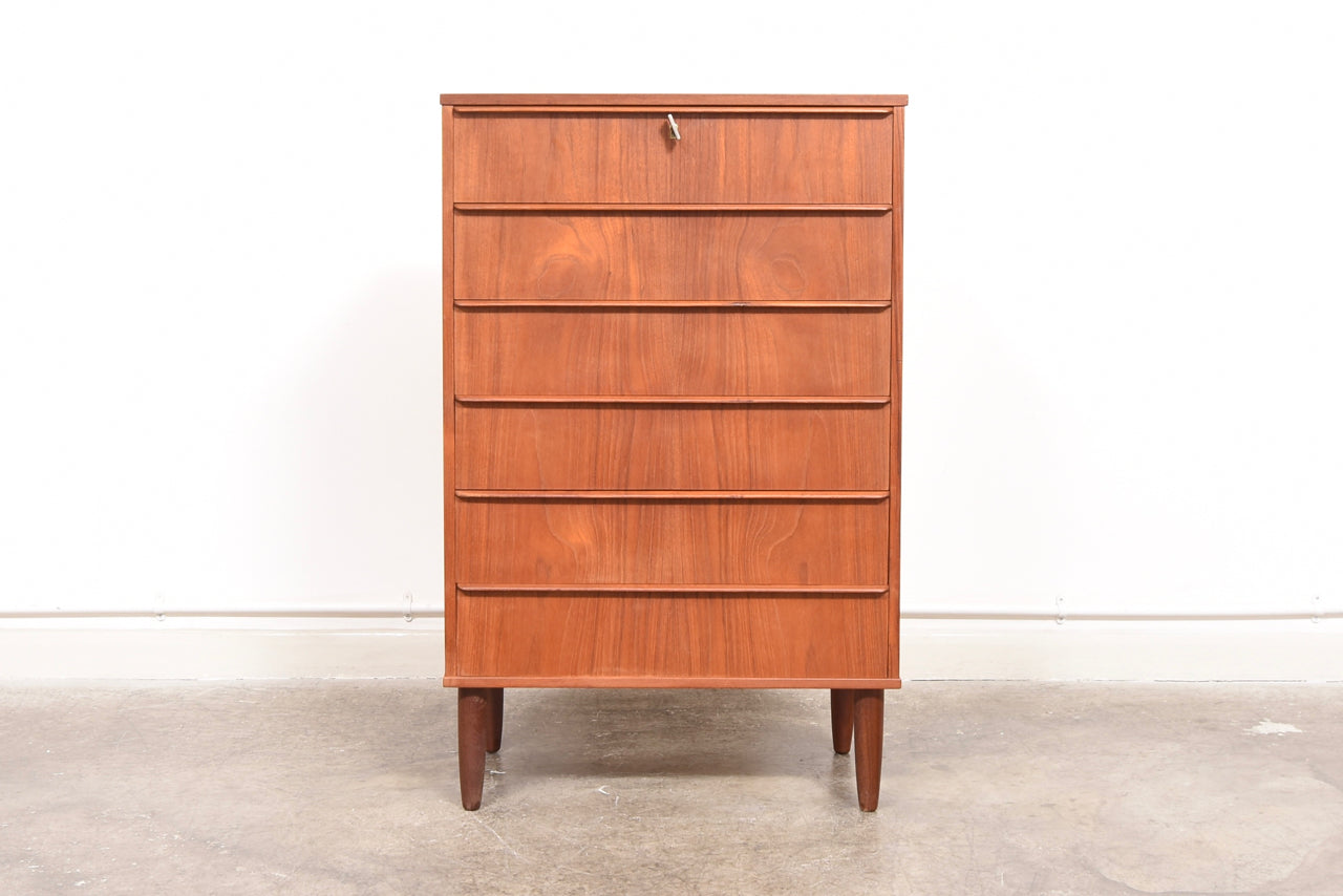 Chest of six teak drawers with lipped handles – CHASE & SORENSEN