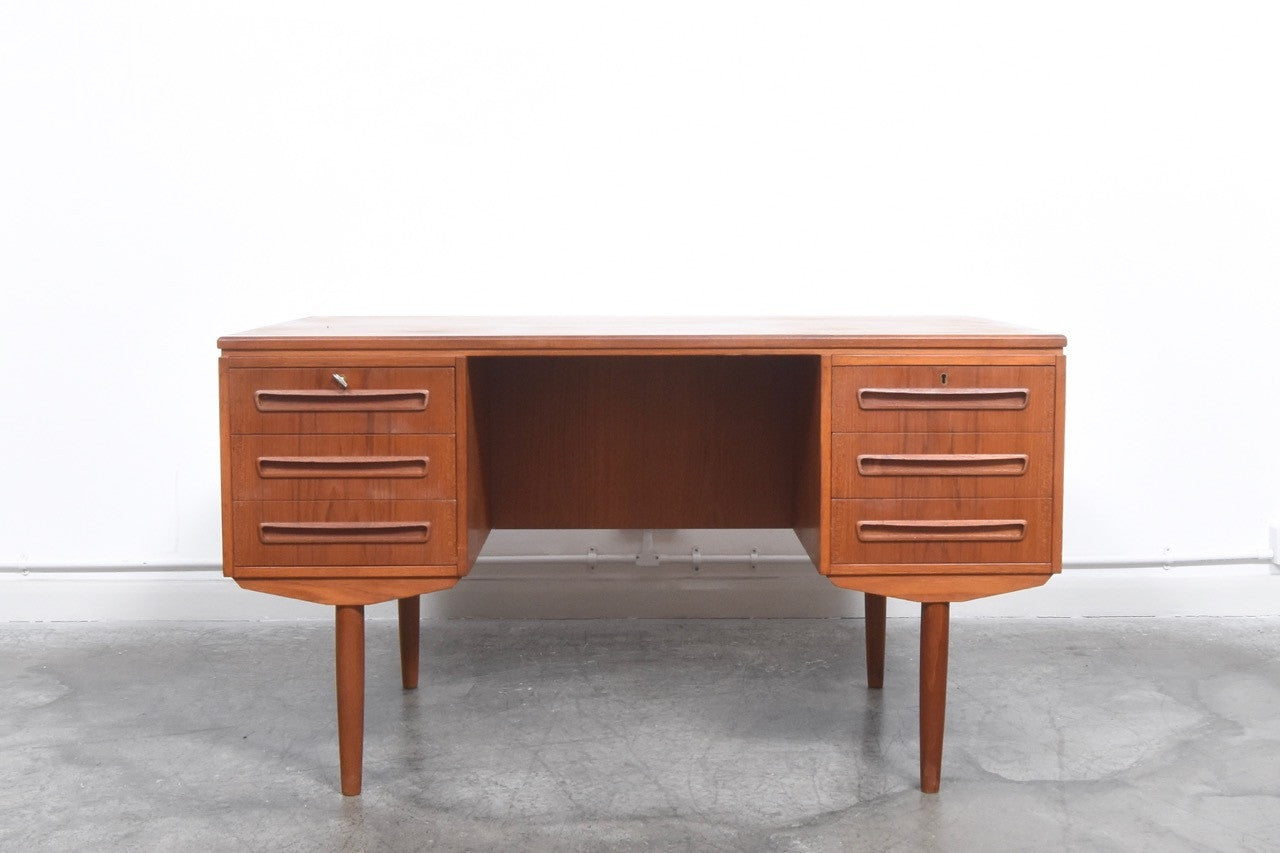 Teak desk with six drawers – CHASE & SORENSEN